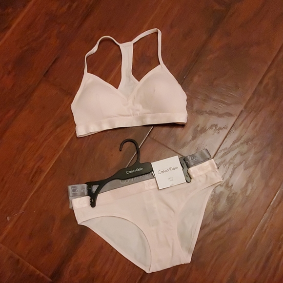 Calvin Klein | Intimates & Sleepwear | Calvin Klein Bra And Panty Set ...